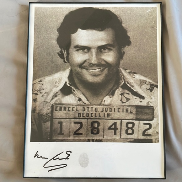 Accents | Pablo Escobar Mugshot Signed By His Brother Roberto De Jess ...